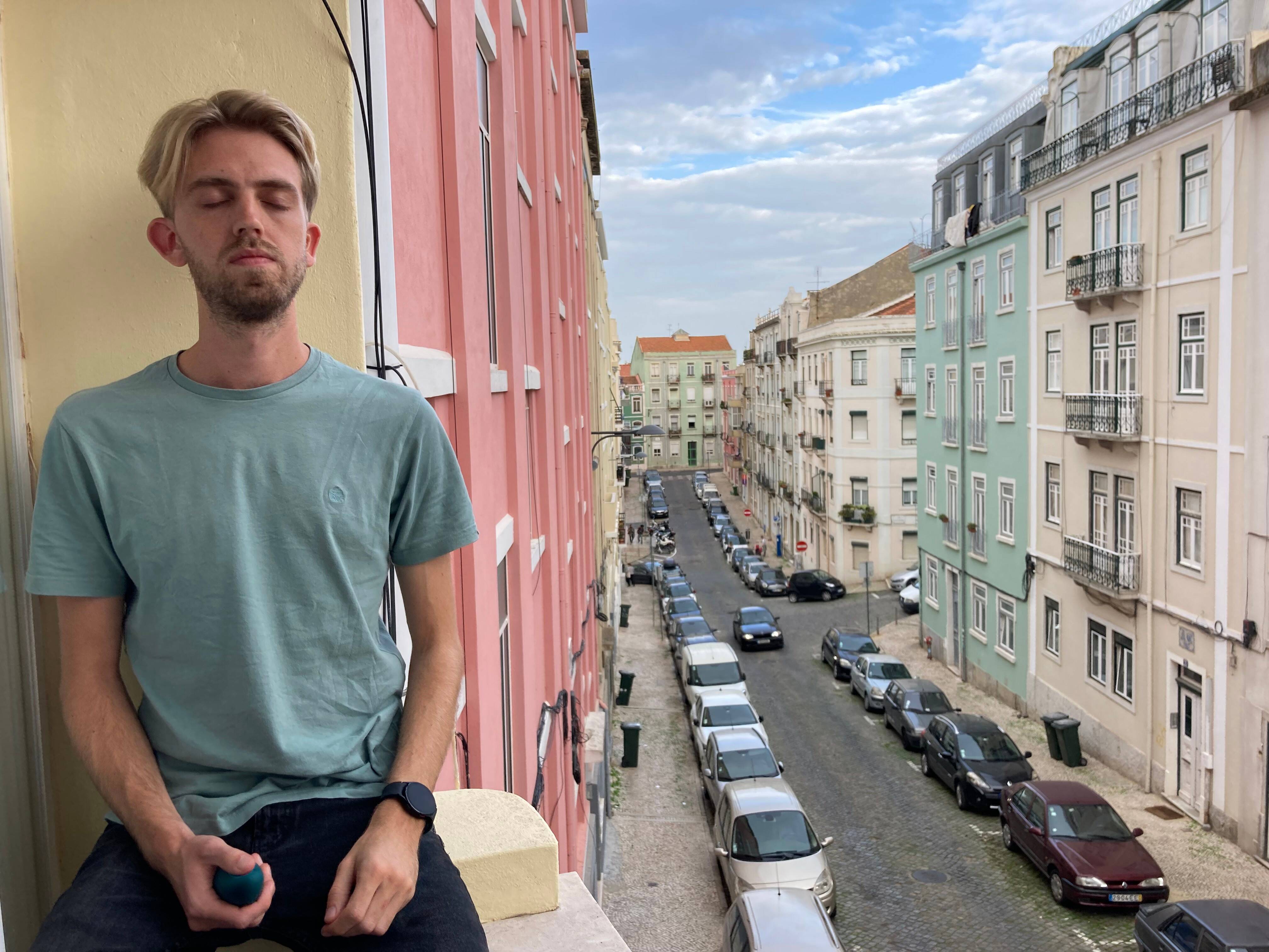 Moonbird Review: Handzame Ademcoach | 2025